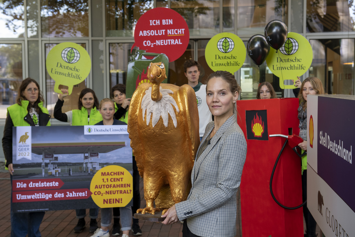 Deutsche Umwelthilfe verleiht Shell Goldenen Geier für die dreisteste ... Deutsche Umwelthilfe verleiht Shell Goldenen Geier für die dreisteste ...